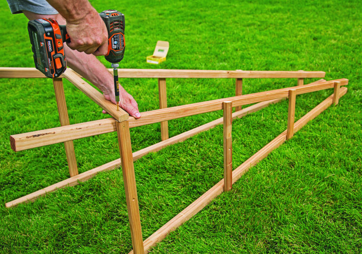 Garden Obelisk Plans – Mother Earth News